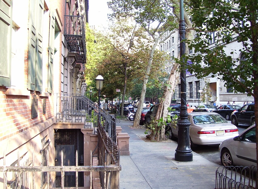 Un Paseo Por St. Marks Place - La Guía De Nueva York