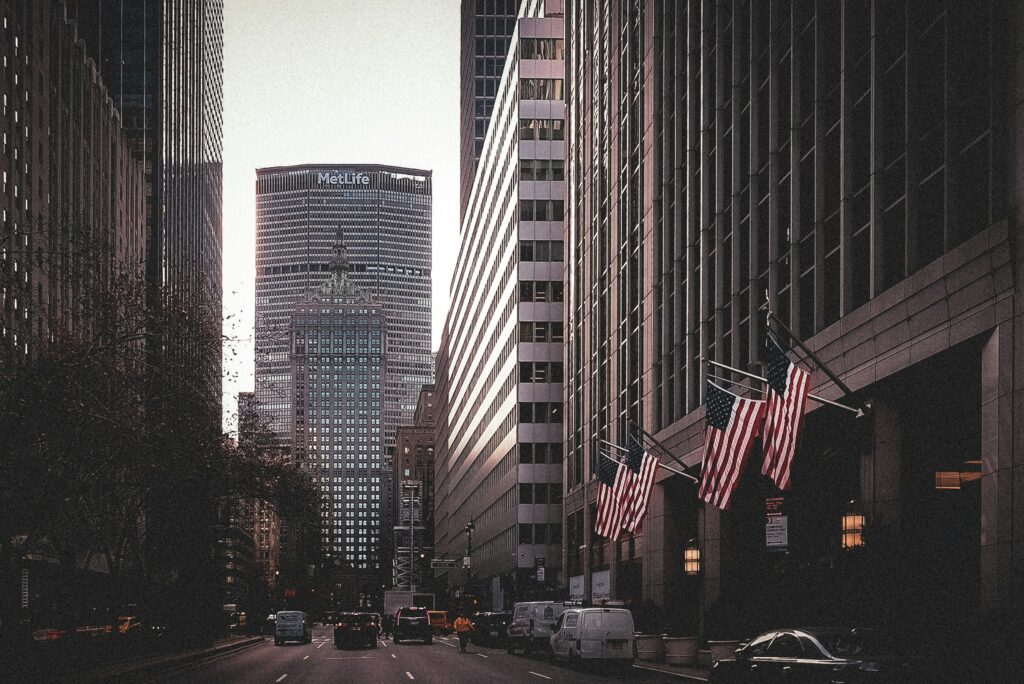 El MetLife Building: Un Gigante Entre Gigantes En El Skyline De Nueva ...